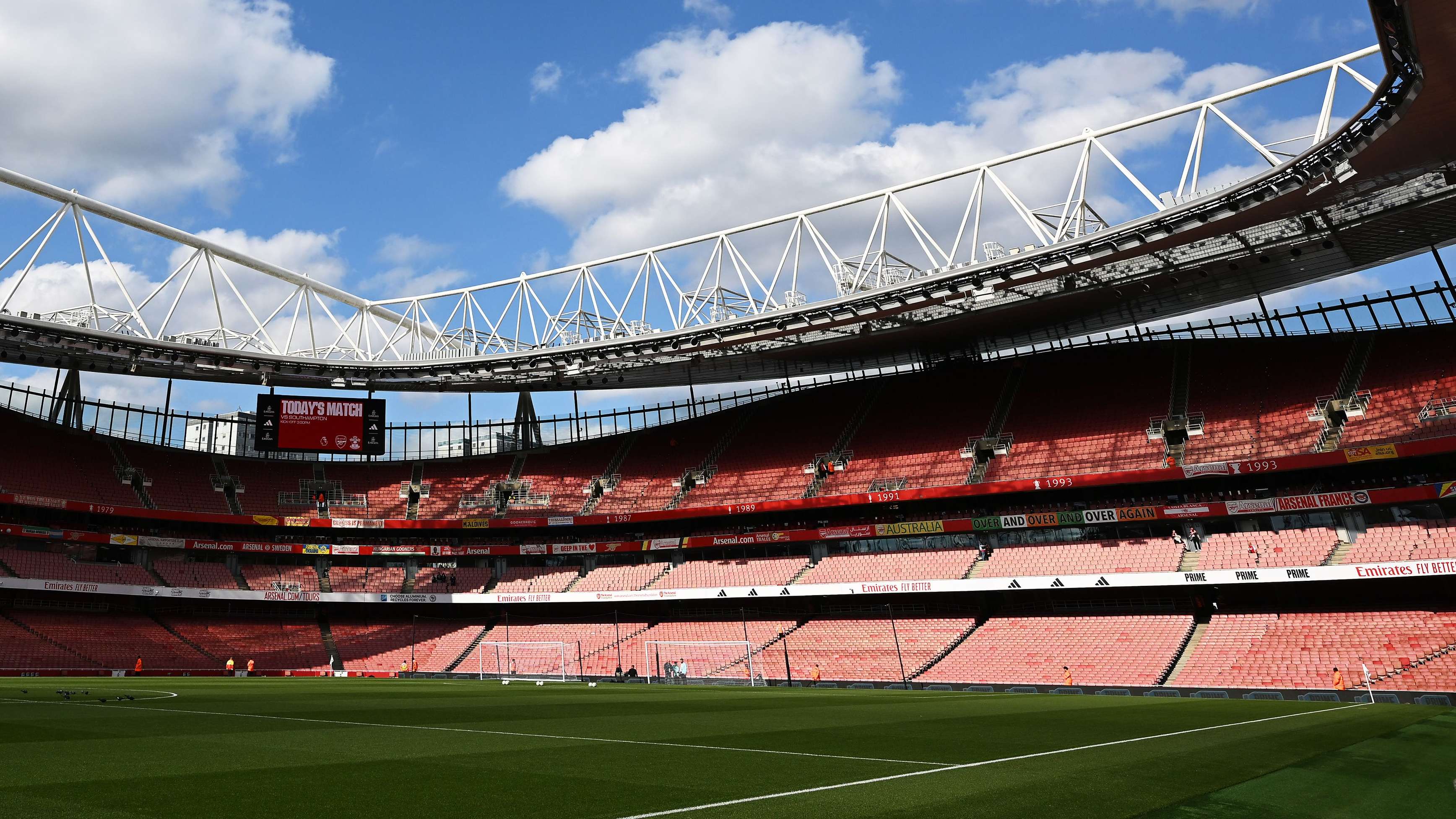Arsenal 'explore' expansion of Emirates Stadium